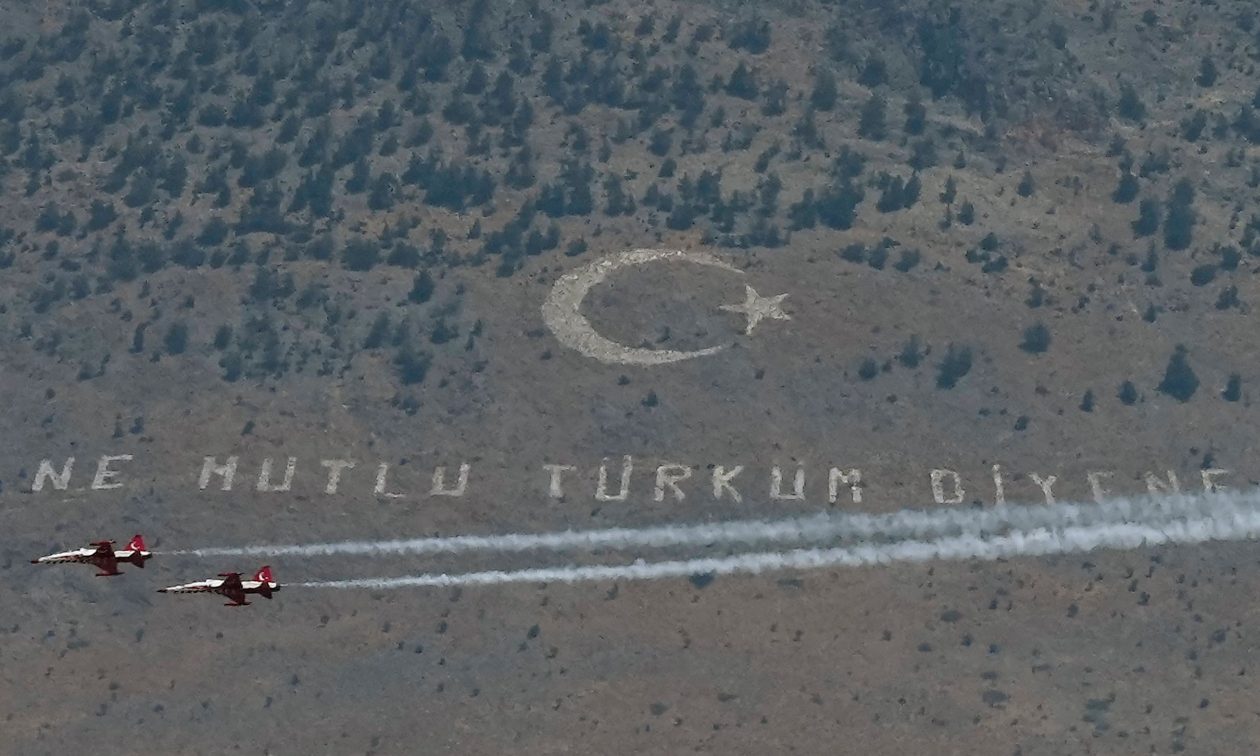 ΣΤΗΝΟΥΝ ΑΓΡΙΑ ΚΑΙ ΕΠΙΚΙΝΔΥΝΑ ΣΚΗΝΙΚΑ ΟΙ ΤΟΥΡΚΑΛΑΔΕΣ ΣΤΗΝ ΚΥΠΡΟ ...