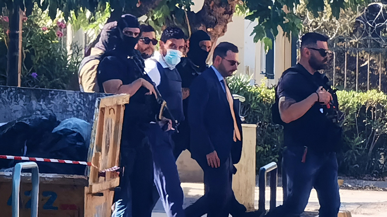 “ΔΕΝΟΥΝ” ΤΟΝ “ΩΡΑΙΟ ΤΖΟΡΤΖ”! ΒΡΗΚΑΝ ΠΥΡΙΤΙΔΑ ΣΤΗ ΖΩΝΗ ΤΟΥ ...