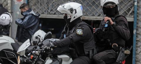 ΤΙ ΕΓΙΝΕ ΡΕ ΠΑΙΔΙΑ; ΘΑ ΣΦΑΖΟΥΝ ΤΟΥΣ ΑΣΤΥΝΟΜΙΚΟΥΣ ΣΤΟ ΚΕΝΤΡΟ ΤΗΣ ΑΘΗΝΑΣ ...