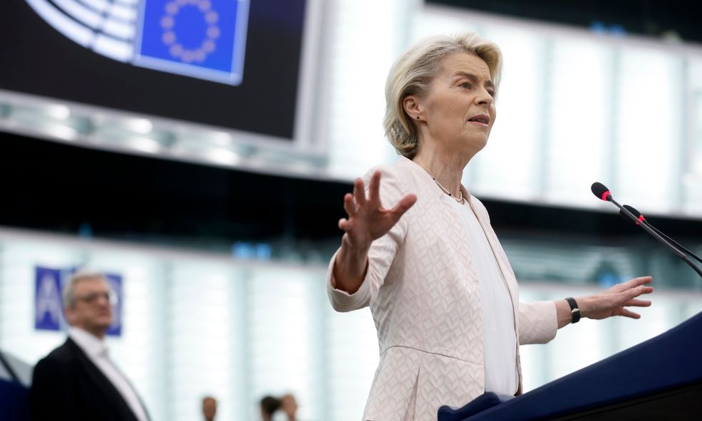 ΣΚΑΝΔΑΛΟ ΚΑΙ ΟΡΓΗ: Η ΚΟΡΟΪΔΙΑ ΤΗΣ ΟΥΡΣΟΥΛΑ ΦΟΝ ΝΤΕΡ ΛΑΙΕΝ ΞΕΣΗΚΩΝΕΙ ΤΟ ...