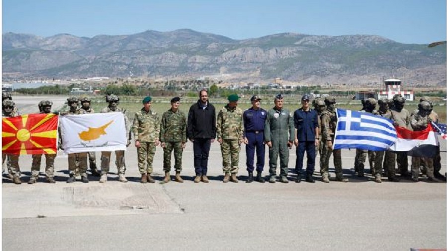ΠΟΥΛΗΤΑΡΙΑ ΤΟΥ ΕΘΝΟΥΣ: ΣΚΟΠΙΑΝΟΙ ΜΕ ΤΙΣ ΒΡΩΜΟΣΗΜΑΙΕΣ ΤΟΥΣ ΣΤΗΝ ΑΣΚΗΣΗ ...