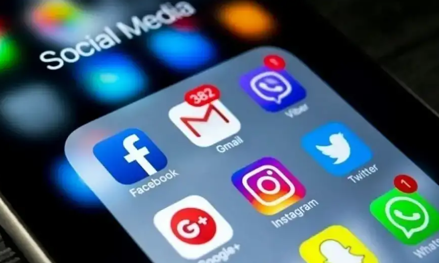 ΠΟΥ: Όλο και πιο εθιστική η χρήση των social media από τους εφήβους ...