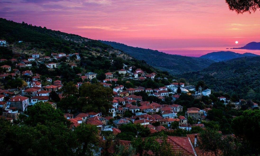 Το χωριό της Μαγνησίας με τις δίδυμες αντικριστές πλατείες – Makeleio.gr