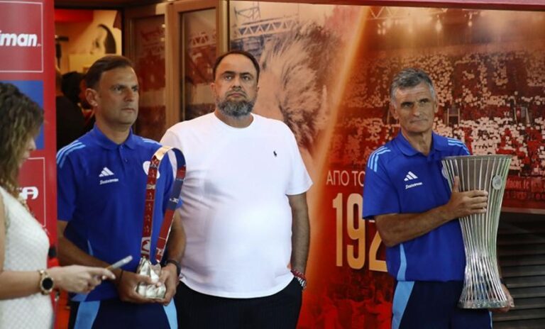 Έξαλλος Μαρινάκης στα αποδυτήρια μετά την «γκέλα» του Ολυμπιακού με τον ...