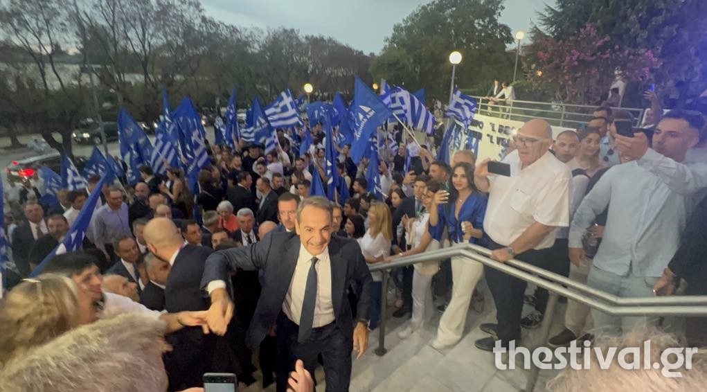 ΕΜΕΤΟΣ! ΣΤΡΑΤΟΣ ΚΟΜΜΑΤΟΣΚΥΛΩΝ ΣΕ ΚΛΟΙΟ ΧΙΛΙΑΔΩΝ ΑΣΤΥΝΟΜΙΚΩΝ ΑΠΟΘΕΩΝΟΥΝ ...