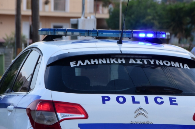 Πειραιάς: Χειροπέδες σε ζευγάρι που “άνοιγε” σπίτια και καταστήματα ...