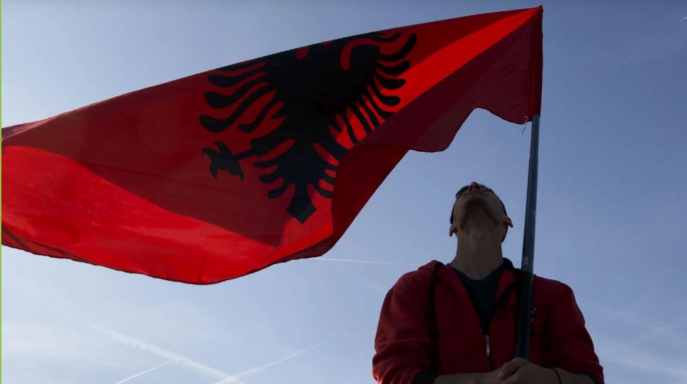 ΠΕΤΡΑΔΑΚΙ ΠΕΤΡΑΔΑΚΙ, ΧΩΡΙΟ ΧΩΡΙΟ ΞΕΠΟΥΛΙΕΤΑΙ Η ΩΡΑΙΑ ΜΑΣ ΕΛΛΑΔΑ ...