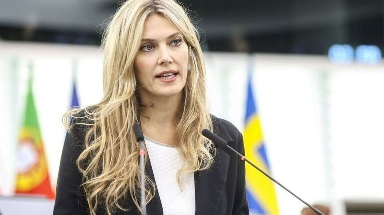 ΒΡΕ ΚΑΛΩΣ ΤΟ ΚΟΡΙΤΣΙ!!! Σούσουρο με την Εύα Καϊλή στο Ψυχικό ...