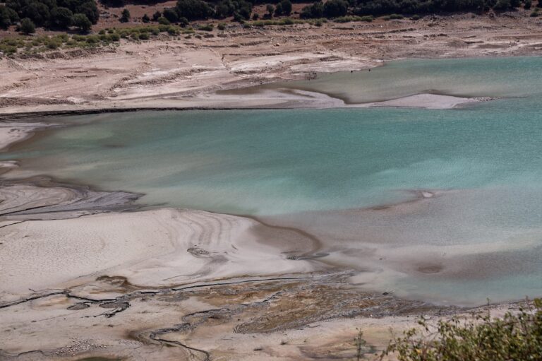 «Καμπανάκι κινδύνου» από τη λειψυδρία: Δραματική μείωση της στάθμης των ...