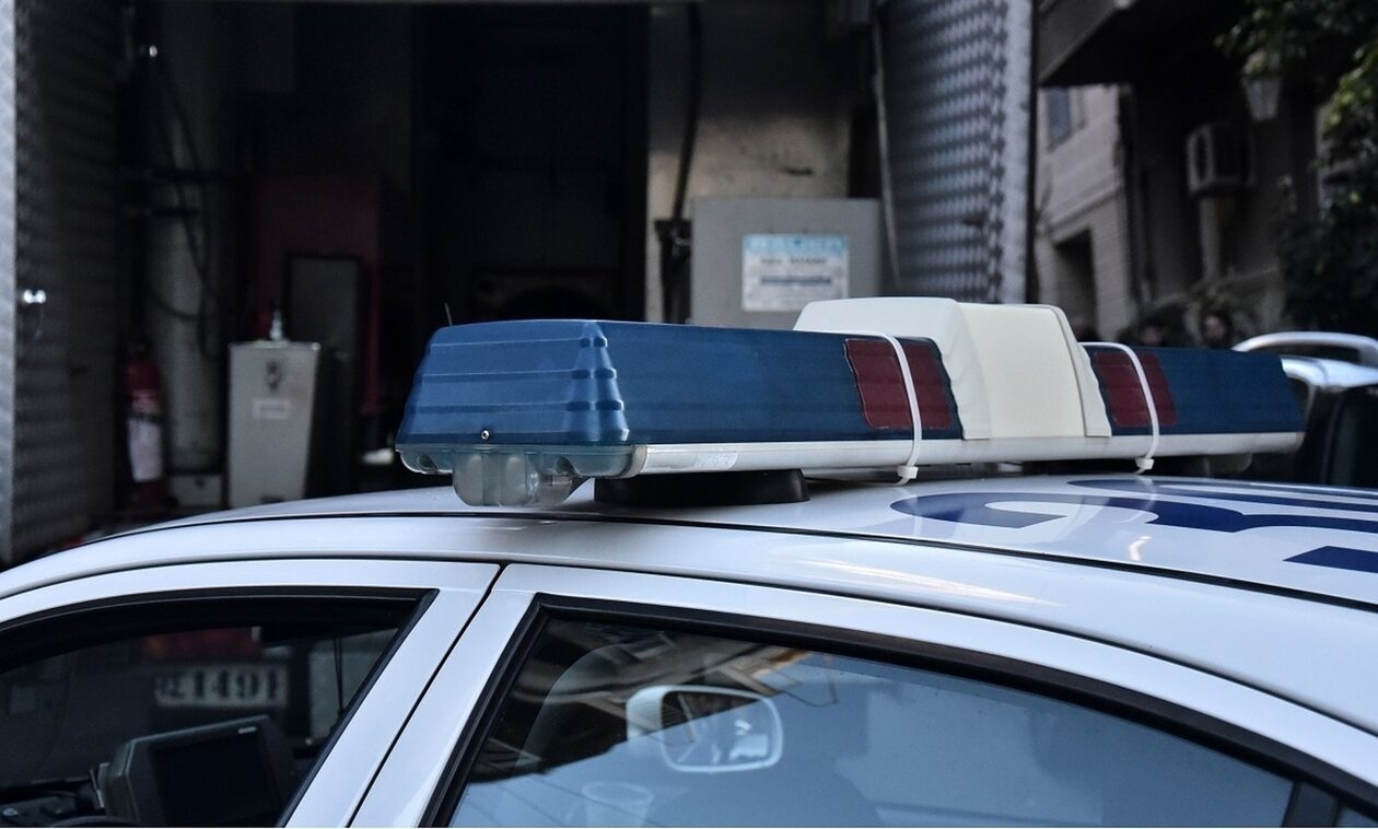 ΕΚΤΑΚΤΟ – ΑΝΔΡΑΣ ΚΛΕΙΔΩΘΗΚΕ ΣΕ ΣΠΙΤΙ ΚΑΙ ΑΠΕΙΛΕΙ ΝΑ ΑΥΤΟΚΤΟΝΗΣΕΙ – ΠΗΓΕ ...