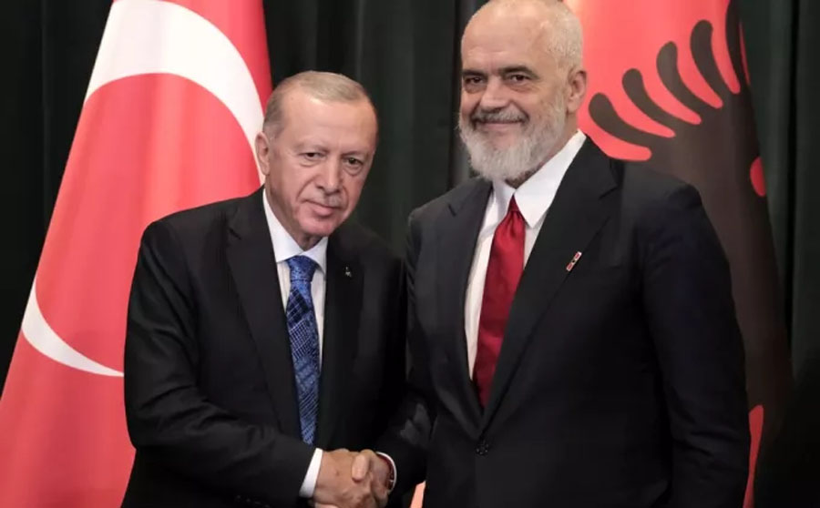 ΜΕ ΔΩΡΑ ΣΤΑ ΧΕΡΙΑ ΠΗΓΕ Ο ΕΡΝΤΟΓΑΝ ΣΤΗΝ ΑΛΒΑΝΙΑ – ΜΕ DRONES ΚΑΜΙΚΑΖΙ ...