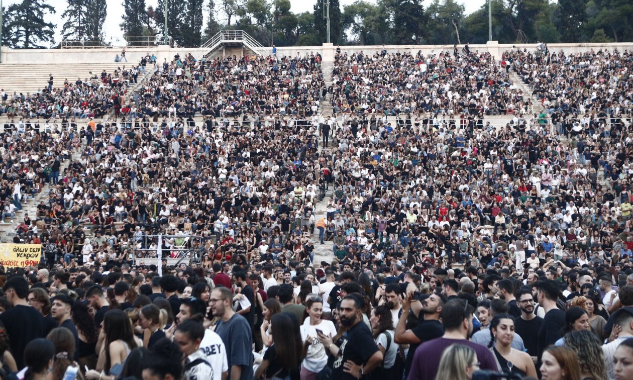 ΣΥΓΚΙΝΗΤΙΚΗ Η ΠΡΟΣΕΛΕΥΣΗ ΤΟΥ ΚΟΣΜΟΥ ΣΤΗ ΣΥΝΑΥΛΙΑ ΓΙΑ ΤΟ ΕΓΚΛΗΜΑ ΤΩΝ ...