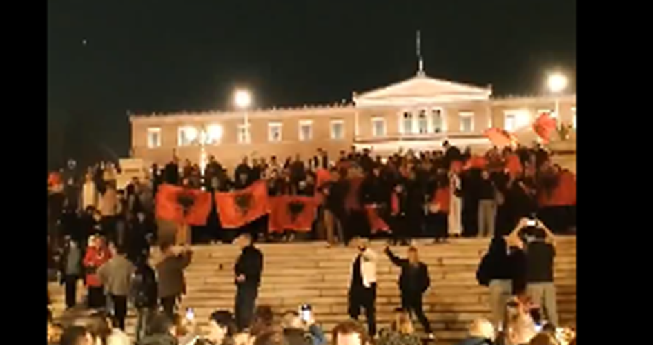 ΜΠΡΟΣΤΑ ΑΠΟ ΤΗΝ ΕΛΛΗΝΙΚΗ ΒΟΥΛΗ ΣΥΓΚΕΝΤΡΩΘΗΚΑΝ ΟΙ ΑΛΒΑΝΟΙ ΓΙΑ ΝΑ ...