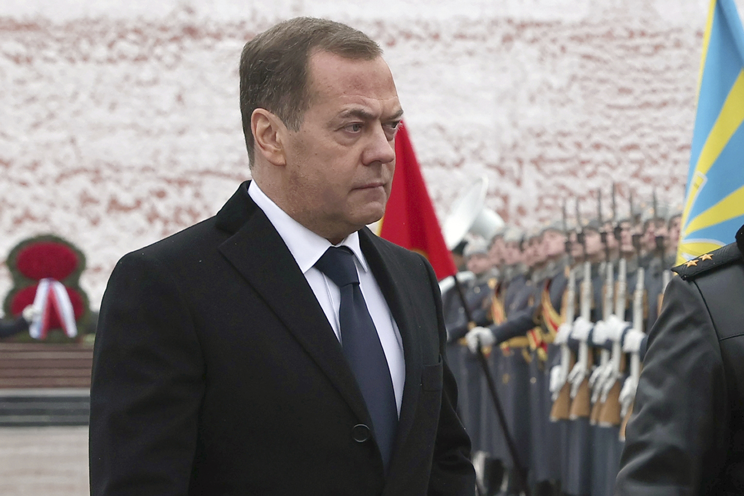 Μεντβέντεφ: Ορκίστηκε εκδίκηση για τη δολοφονία του Ρώσου στρατηγού ...
