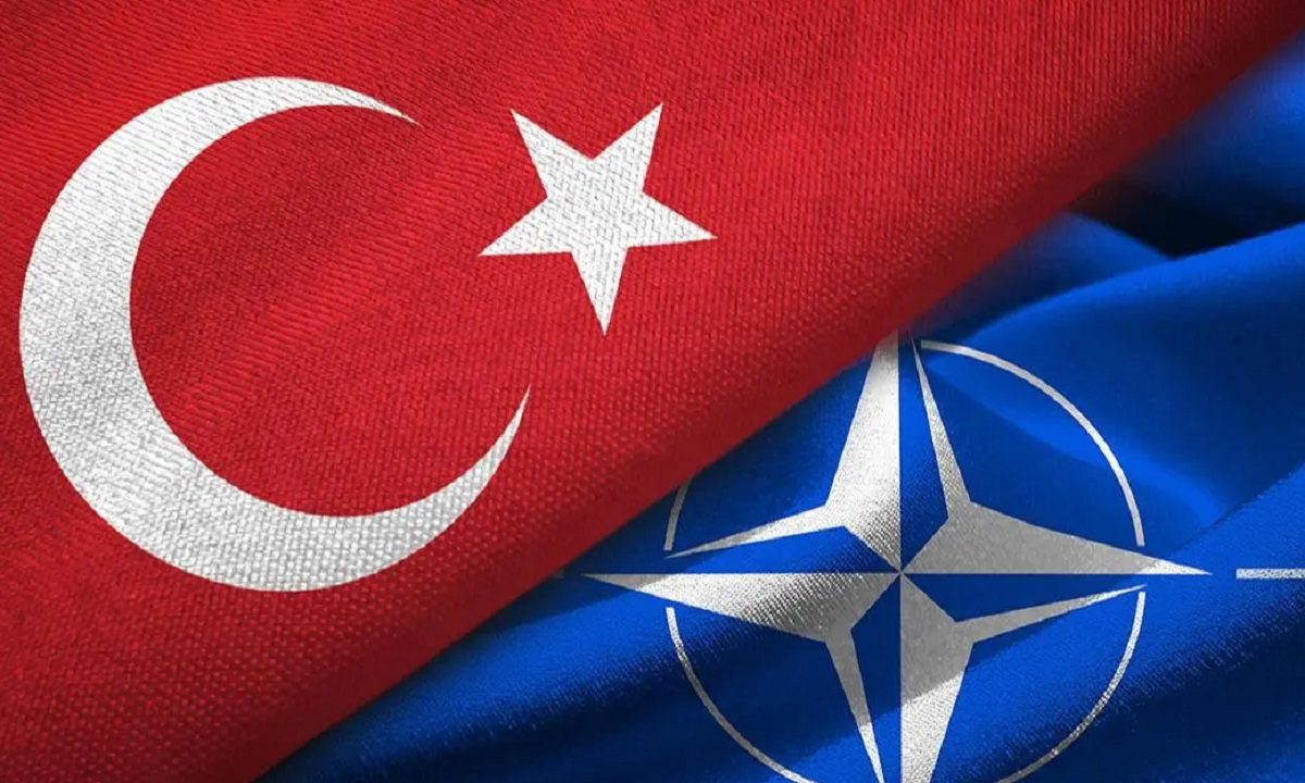 Το ΝΑΤΟ βράβευσε τουρκική φωτογραφία από απόβαση – Τους… τρώει ...
