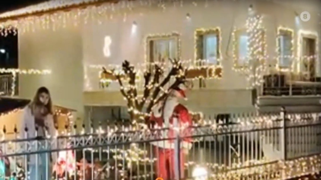 Καρδίτσα: Στόλισε το σπίτι του με 17.000 λαμπάκια – Makeleio.gr