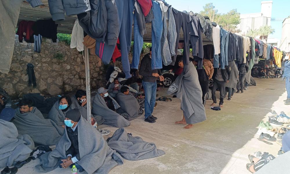 Η ΕΛΛΑΣ ΕΑΛΩ: ΤΟ ΚΡΑΤΟΣ ΠΡΟΔΙΔΕΙ ΤΟΥΣ ΕΛΛΗΝΕΣ – 5.000 ΜΕΤΑΝΑΣΤΕΣ ΑΠΟ ...