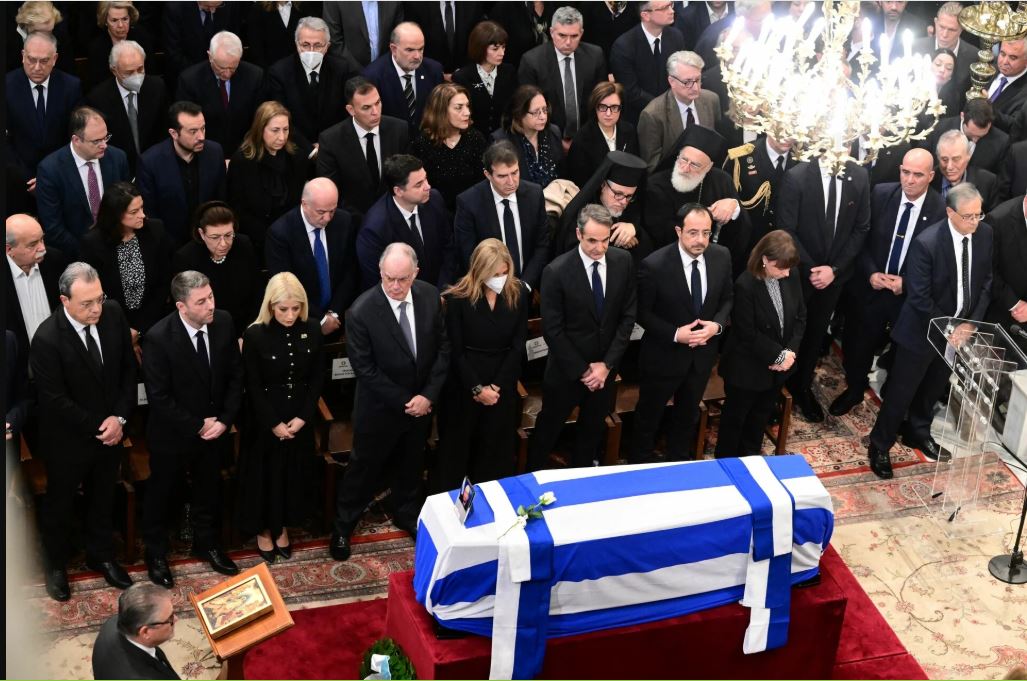 ΔΙΠΛΑ ΣΤΟΝ ΠΑΠΑΝΔΡΕΟΥ ΕΘΑΨΑΝ ΤΟΝ ΚΩΣΤΑ ΣΗΜΙΤΗ: ΘΑ ΤΣΑΚΩΝΟΝΤΑΙ ΓΙΑ ΤΟ ...