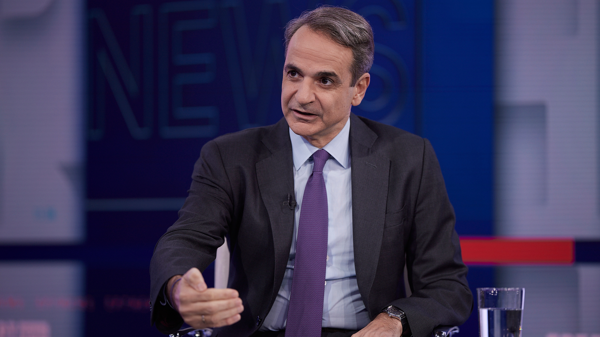 ΜΕ ΤΗΝ ΟΥΡΑ ΣΤΑ ΣΚΕΛΙΑ Ο ΚΟΥΛΗΣ ΜΕΤΑ ΤΟΝ ΛΑΪΚΟ ΞΕΣΗΚΩΜΟ – “ΞΥΠΝΗΣΕ” Ο ...