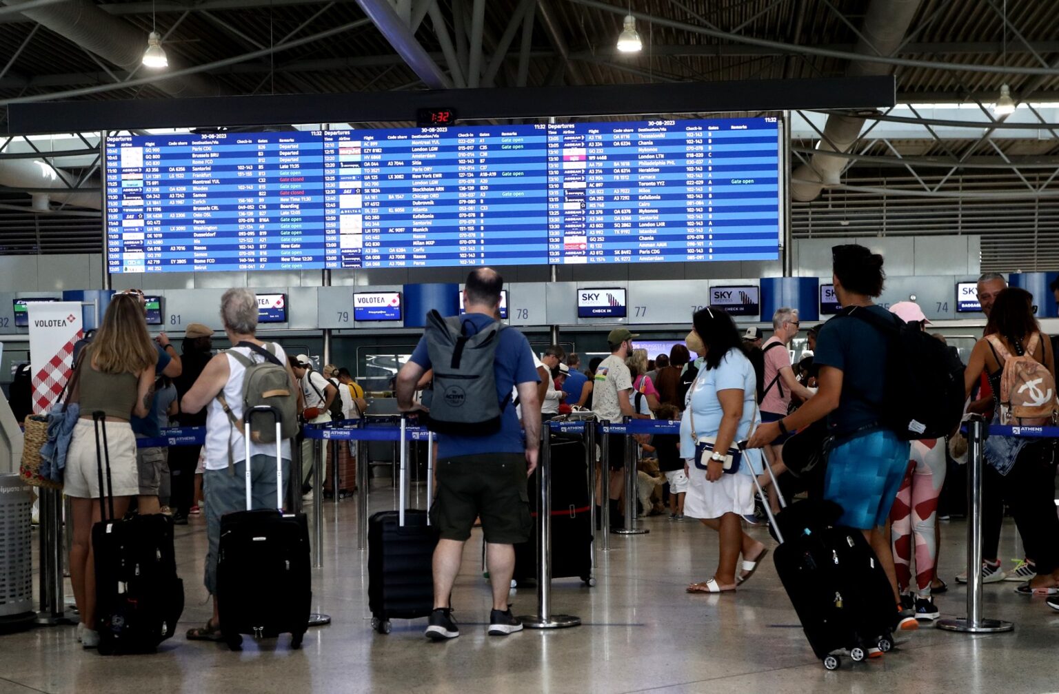Ρεκόρ με πάνω από 11,9 εκατομμύρια επιβάτες στα αεροδρόμια της χώρας ...