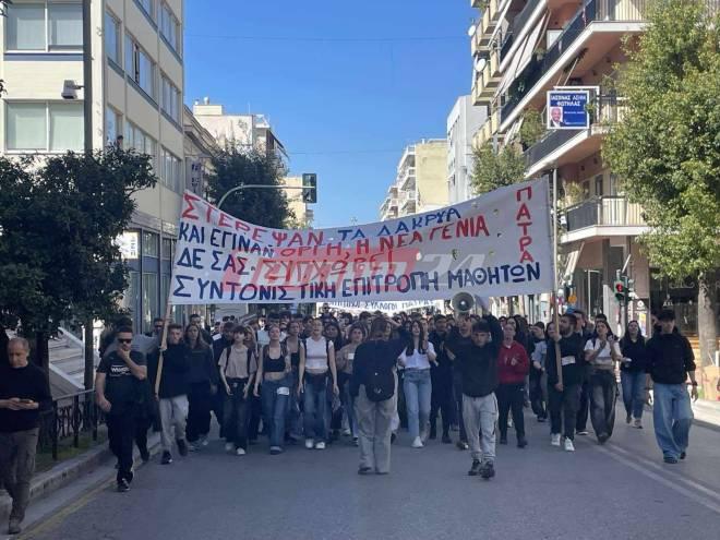 Η ΝΕΟΛΑΙΑ ΣΤΗΝ ΠΡΩΤΗ ΓΡΑΜΜΗ – ΦΟΙΤΗΤΕΣ ΚΑΙ ΜΑΘΗΤΕΣ ΒΡΟΝΤΟΦΩΝΑΖΟΥΝ ΣΕ ...